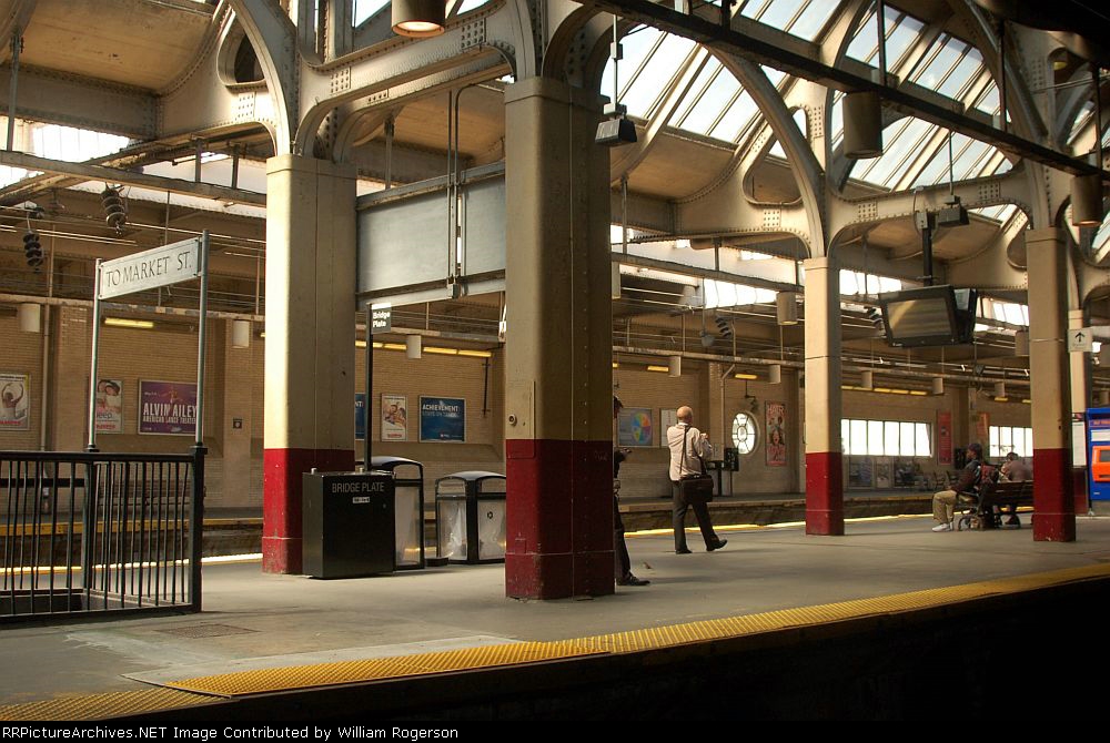 Amtrak (AMTK) - New Jersey Transit (NJT) Station Platform