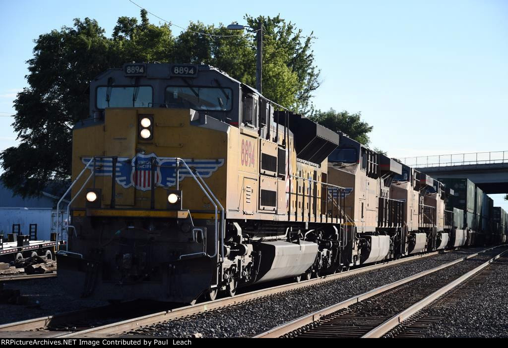 Intermodal rolls east