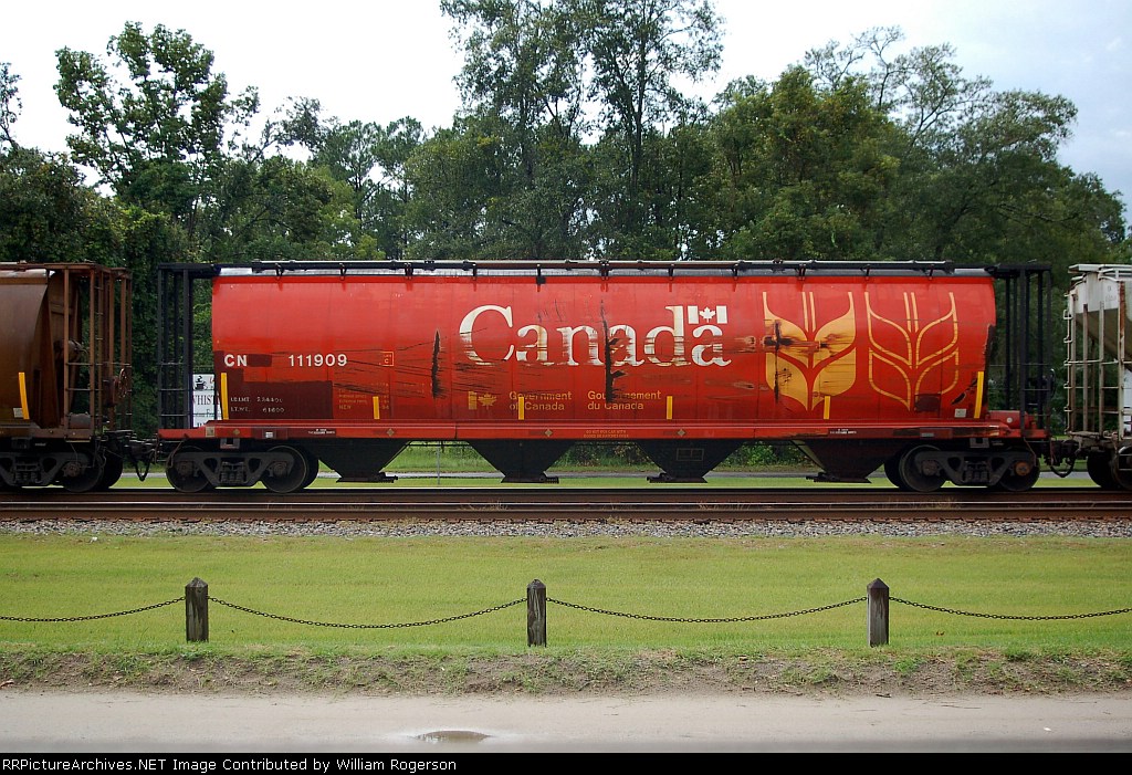 Canadian National Railways (CN) Covered Hopper No. 111909