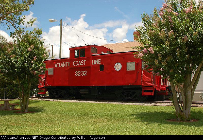 Restored Atlantic Coast Line Caboose No. 3232