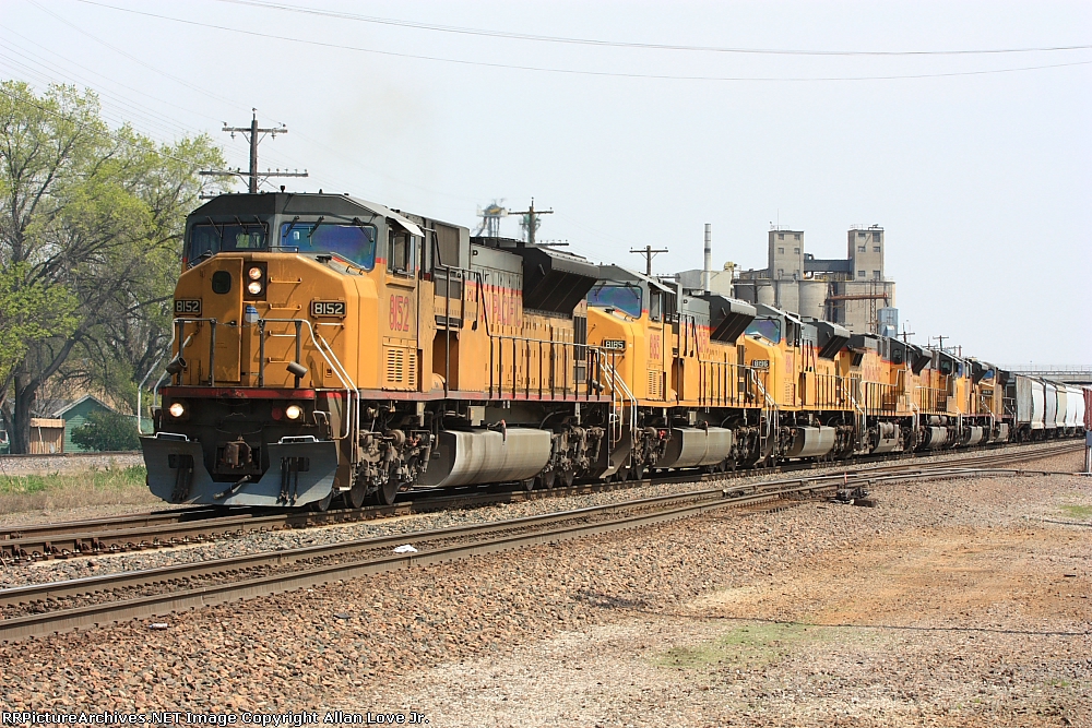 UP 8152 west