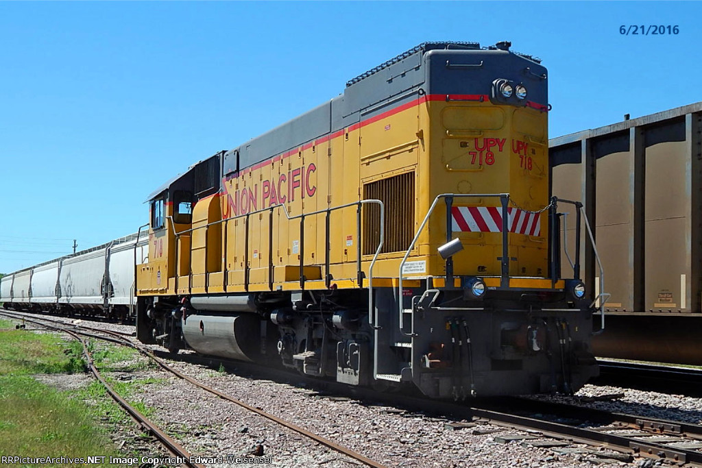 Yoopy 718 dropped off for Waukegan by the UP 1474 Cudahy job