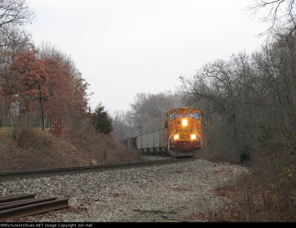 BNSF 8826 approaching Seymour with E945