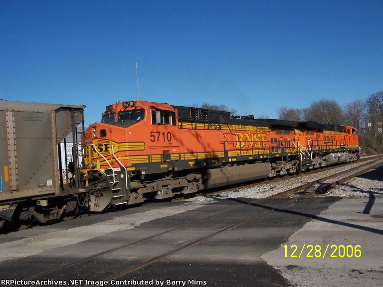 Closeup of BNSF 5710