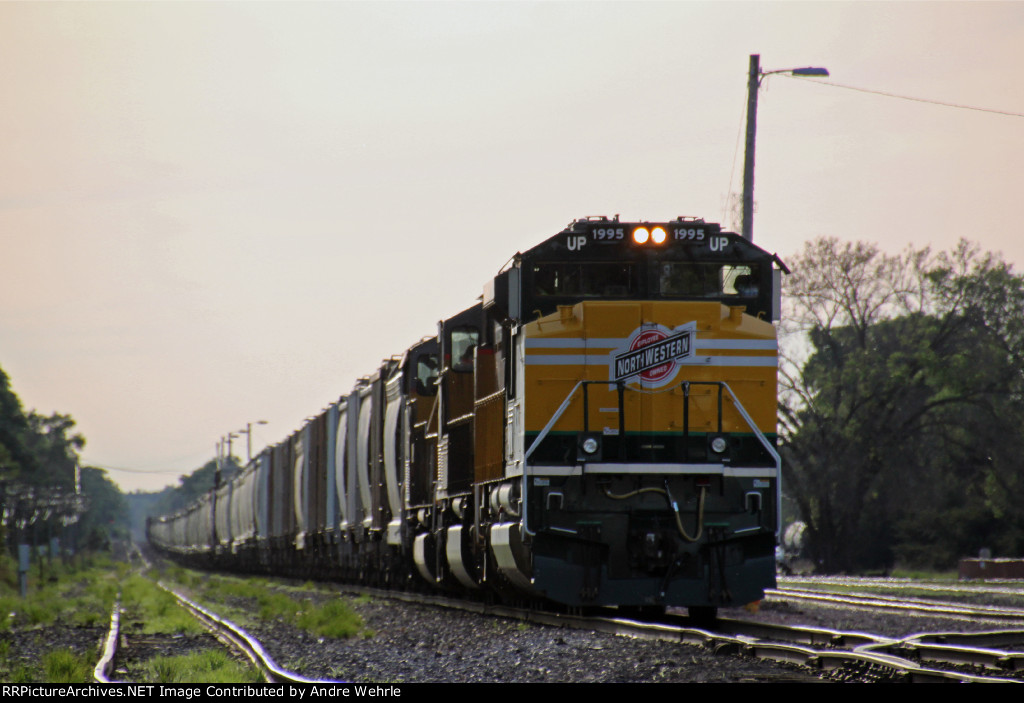 UP 1995 sitting on the east end of the yard on the point of MALBUB