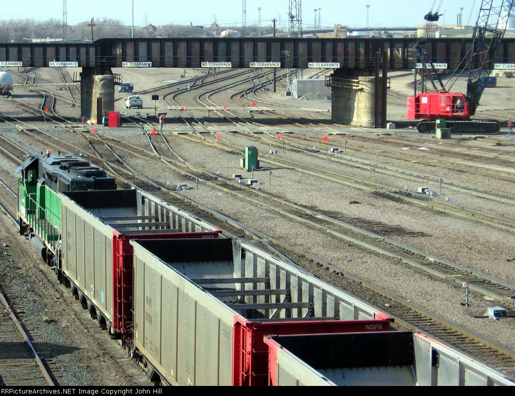 07041640 BNSF yard switcher rolls through Northtown CTC 35th while "Big Red" crane walks ...