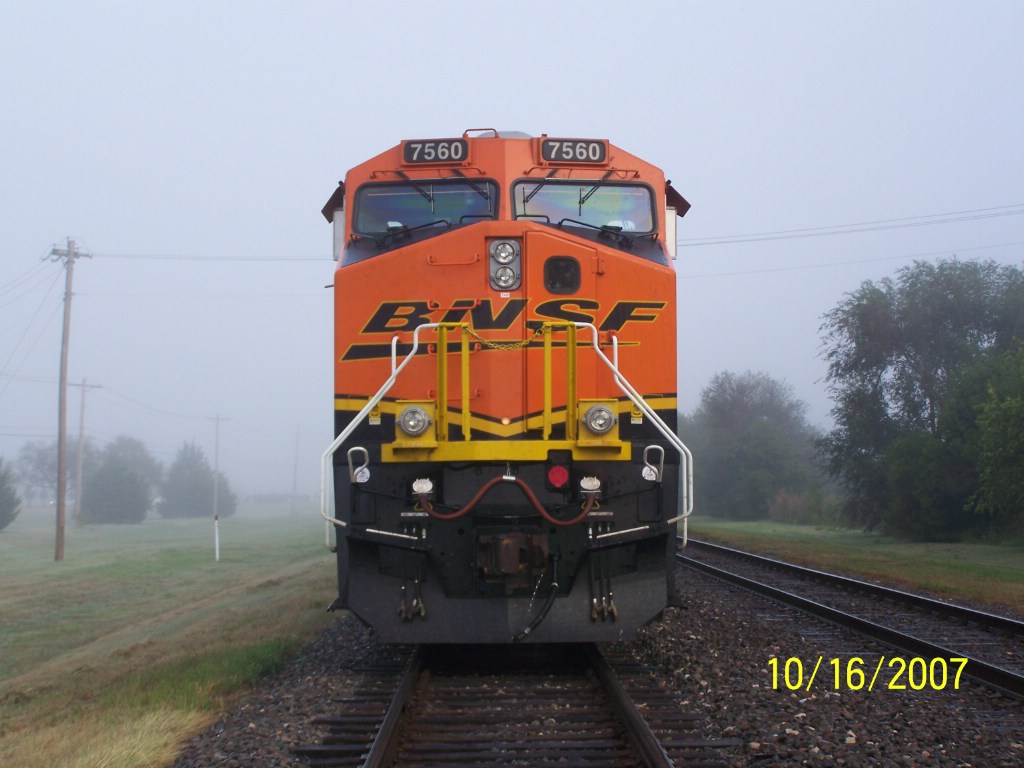 BNSF ES44DC 7560