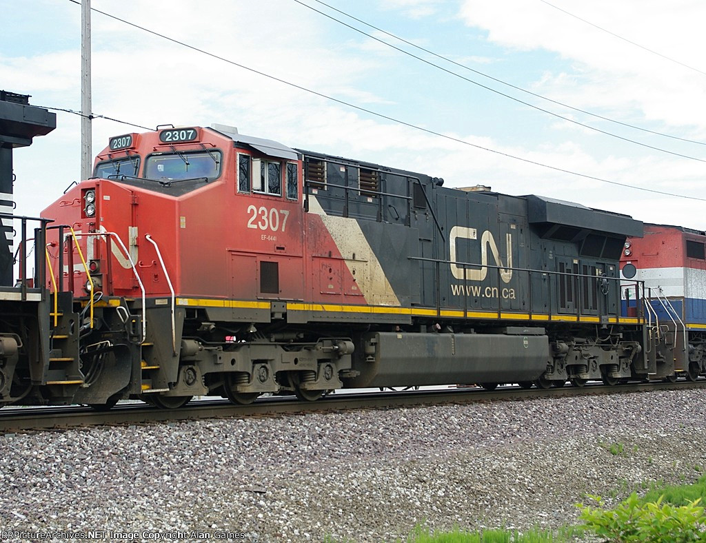 CN ES44DC 2307