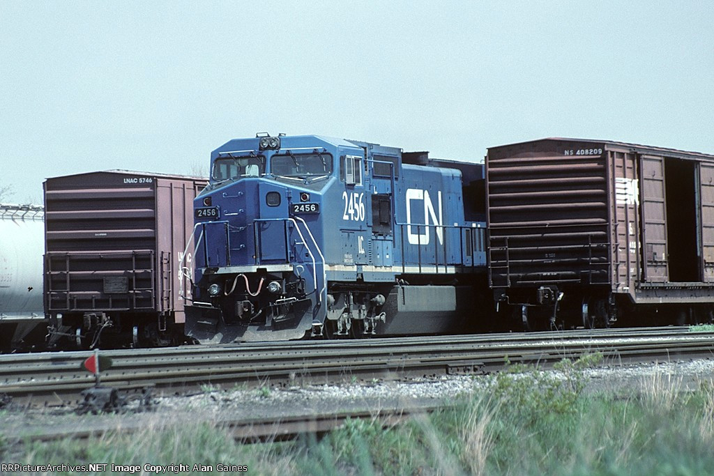 CN C40-8W 2456