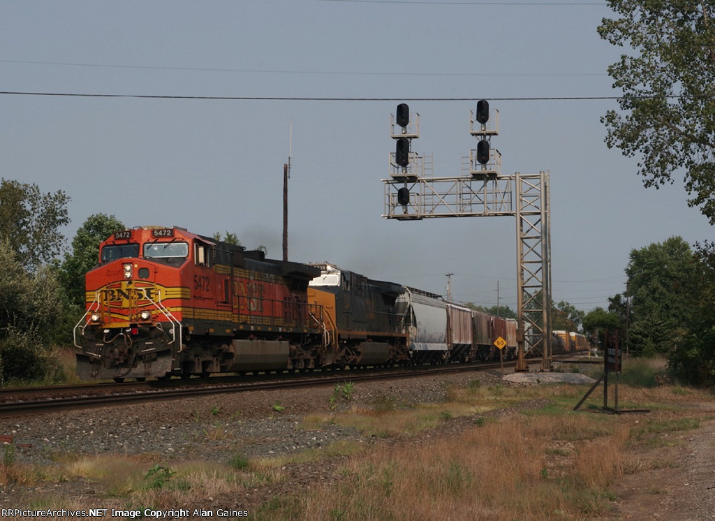 BNSF 5472