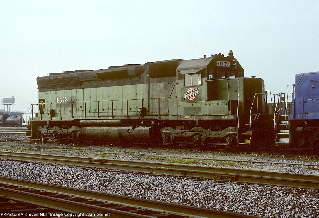 C&NW SD45 6572