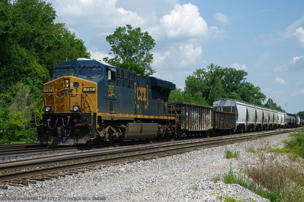 CSX ES44AC 747