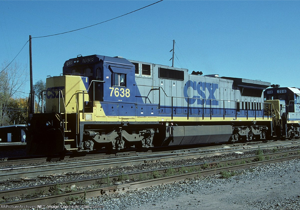 CSX C40-8 7638