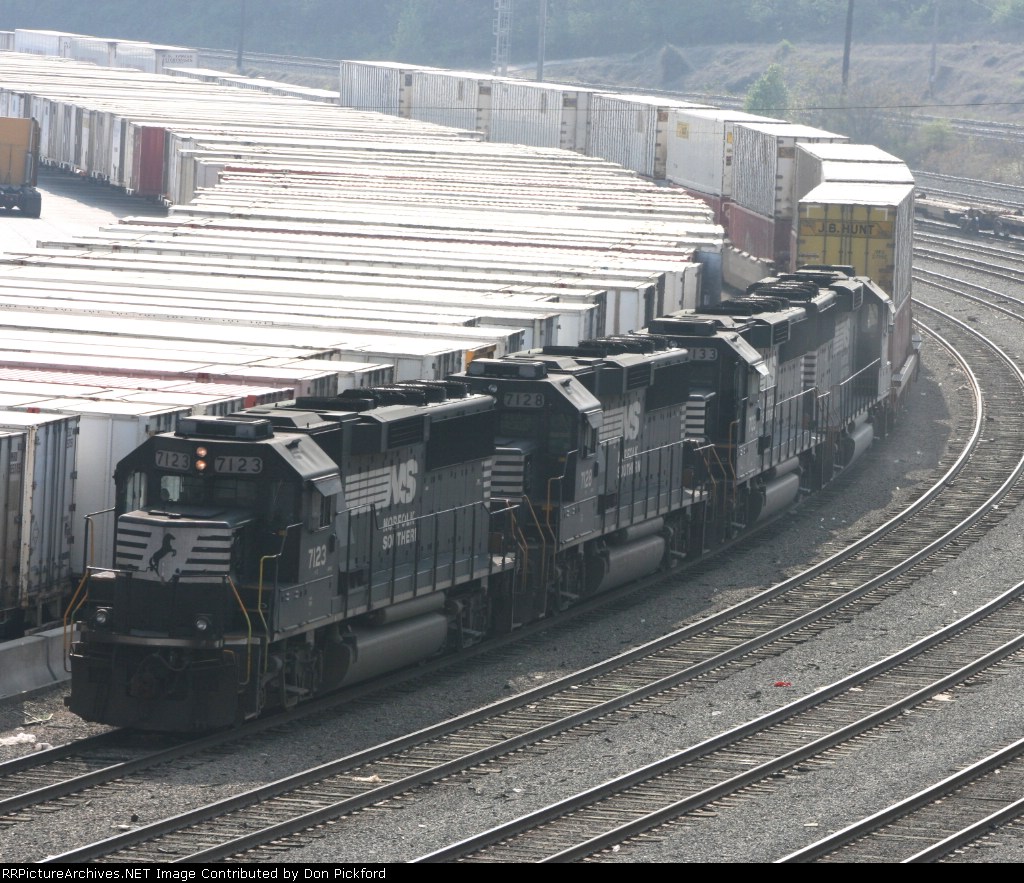NS 7123 "GP 60" headed north into the Inman Yard