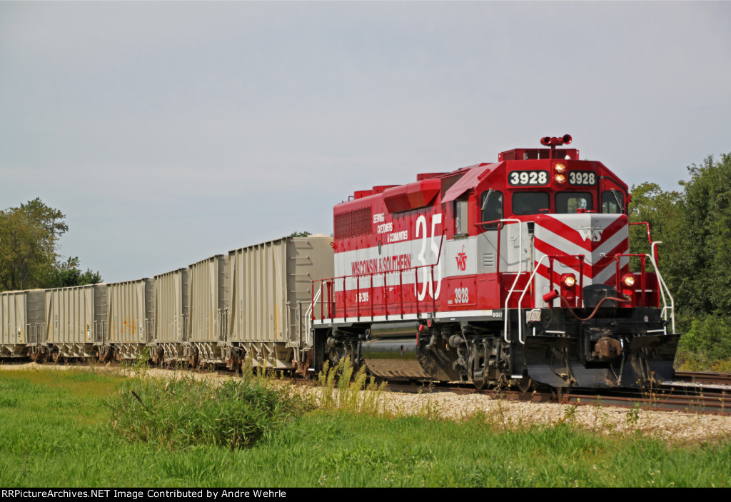 WAMX 3928 spotting the aggregate loads and looking good doing it