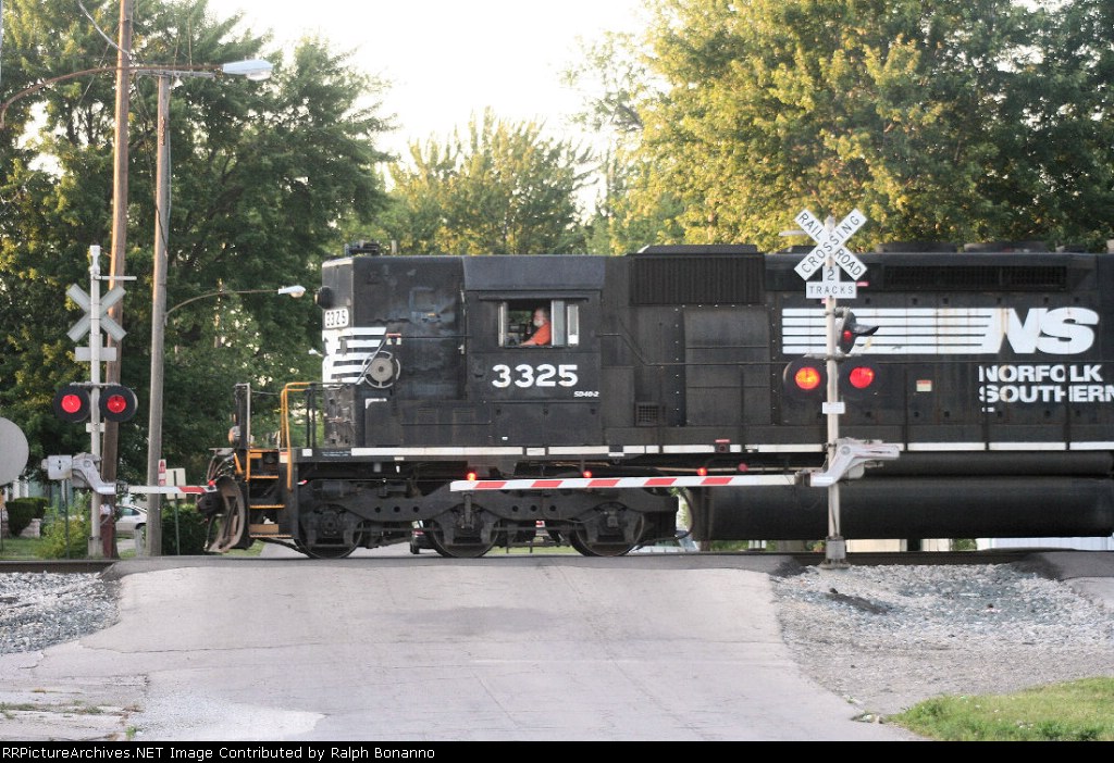in a classic portrait, NS SD40-2 3325 runs backwards leading a transfer run westbound out of town