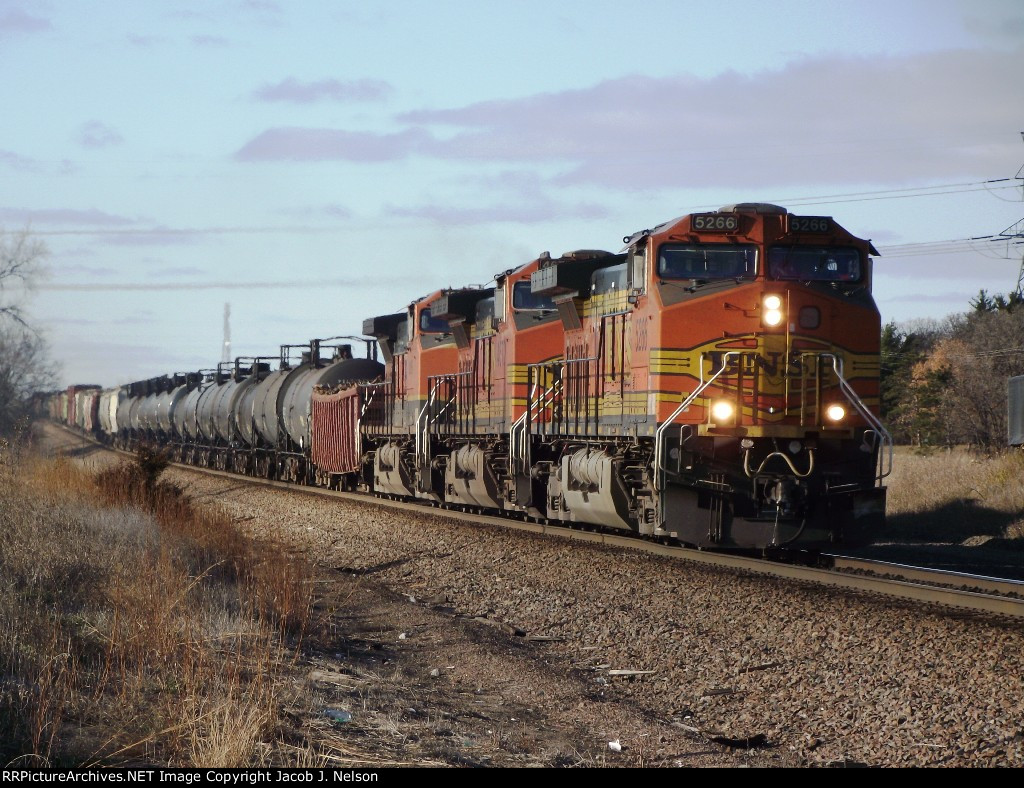 BNSF 5266