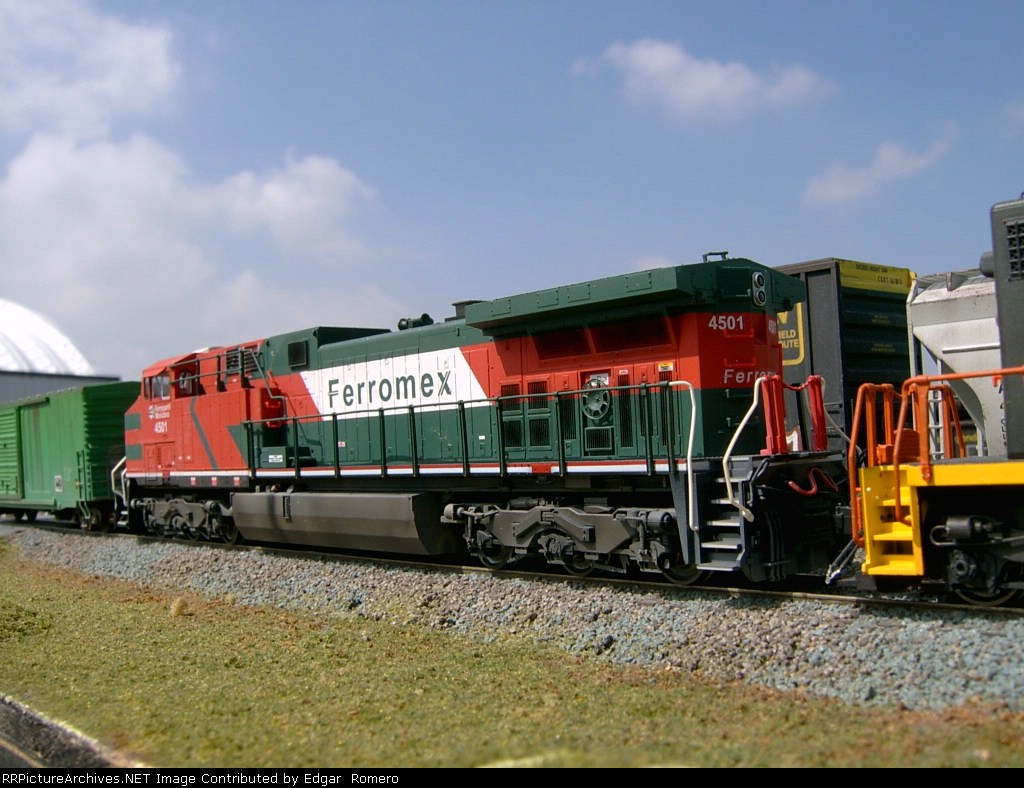 FXE 4501, An exquisite Kato AC4400CW model with steerable trucks