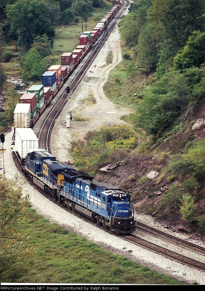 An eastbound stack train with an ex CR GE leading rounds the bend at a classic photo location
