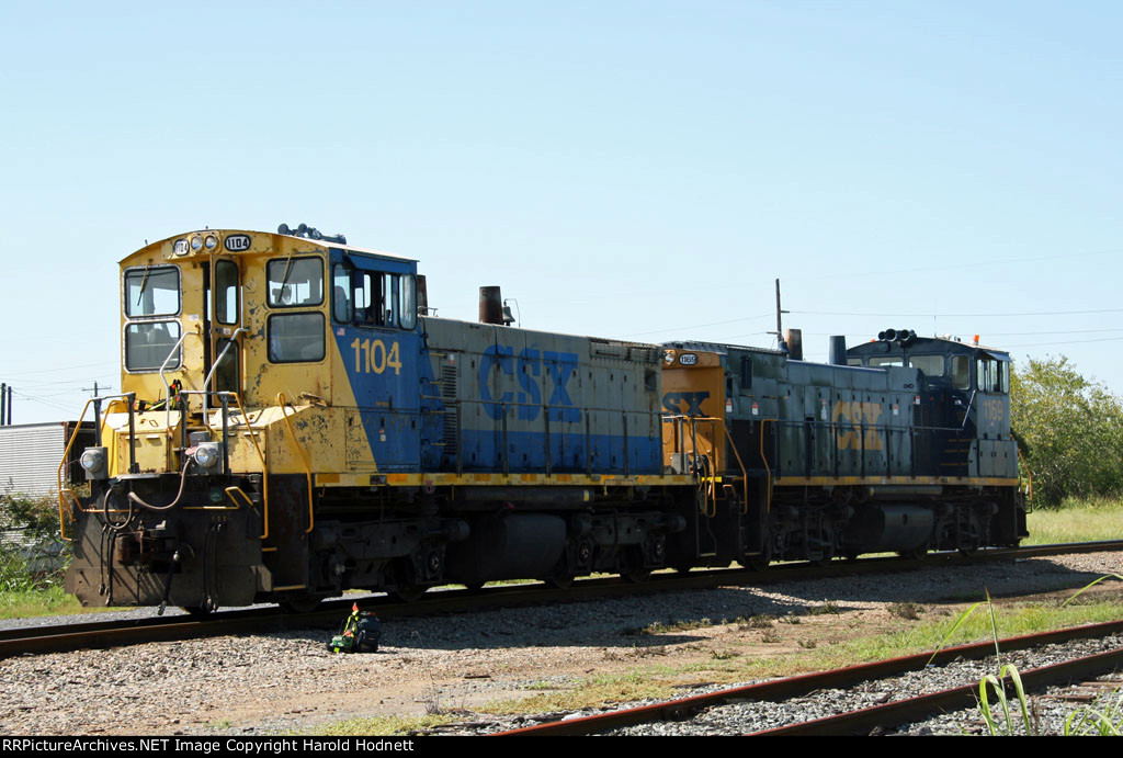 CSX 1104 & 1169