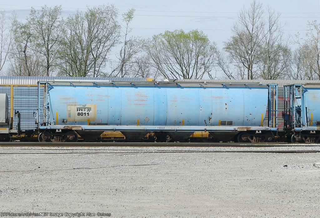 INTX Covered Hopper 8011