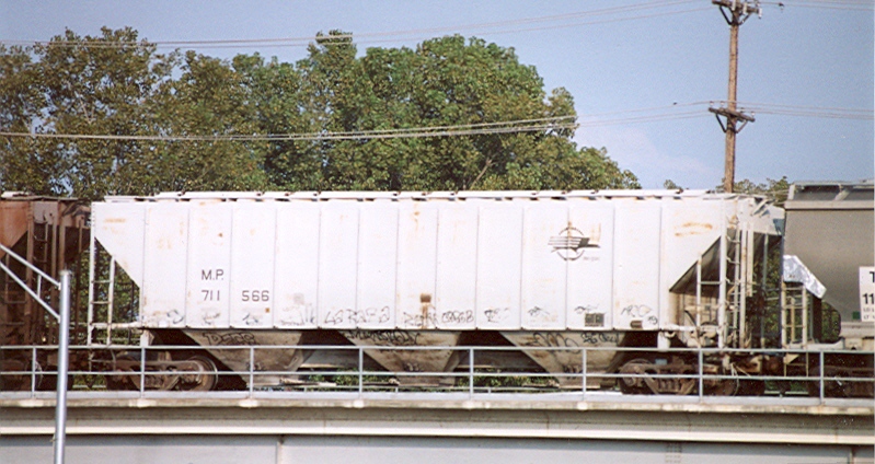 MP PS 3-bay covered hopper (ex-TP)