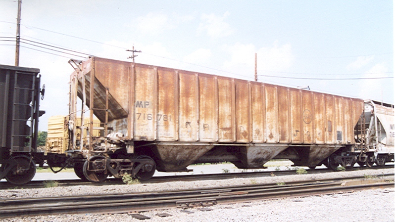 MP PS 3-bay covered hopper (ex-C&EI)