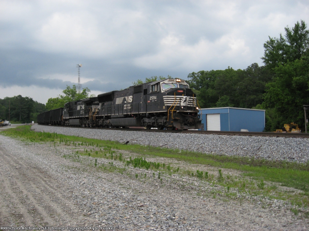 NB empty hopper train