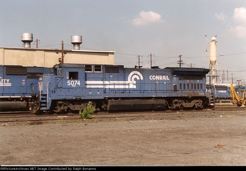 B40 5074 rests alone on the ramp track next to the Oak Island enginehouse