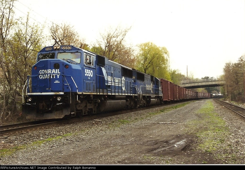 SD60M 5550 leads a southbound downgrade on the main approaching CP-7