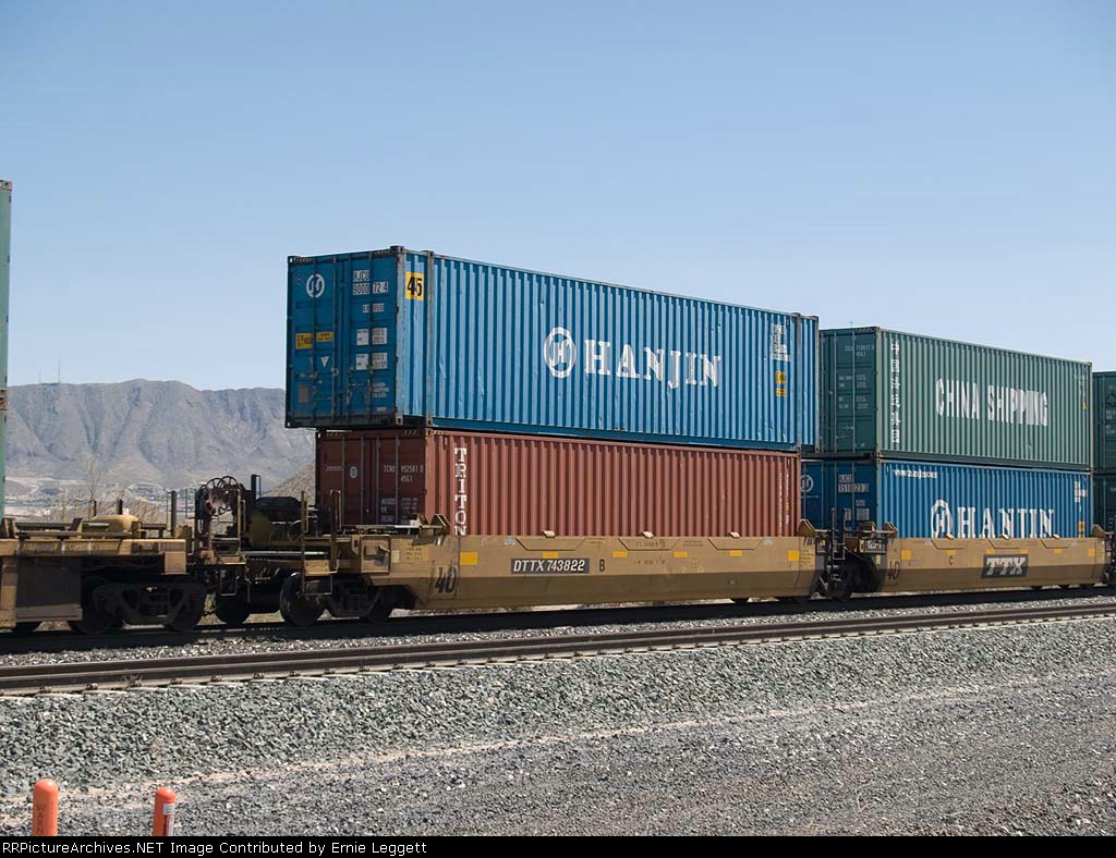 DTTX 743822 in a WB doublestack IMNLB-29 (Marion, AR - Long Beach) at 12:03pm