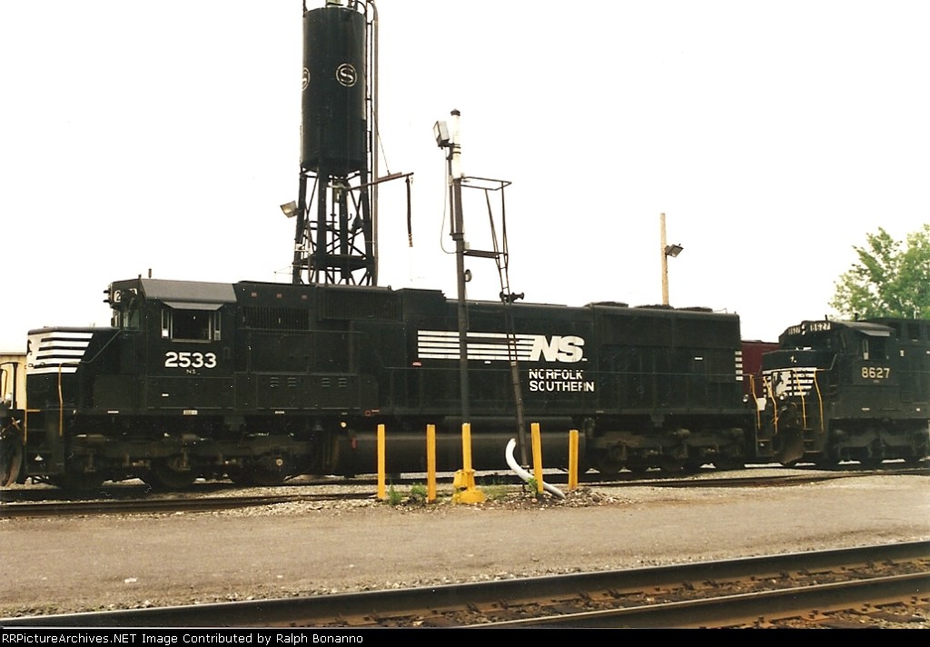 SD70 2533 sits on the fuel track