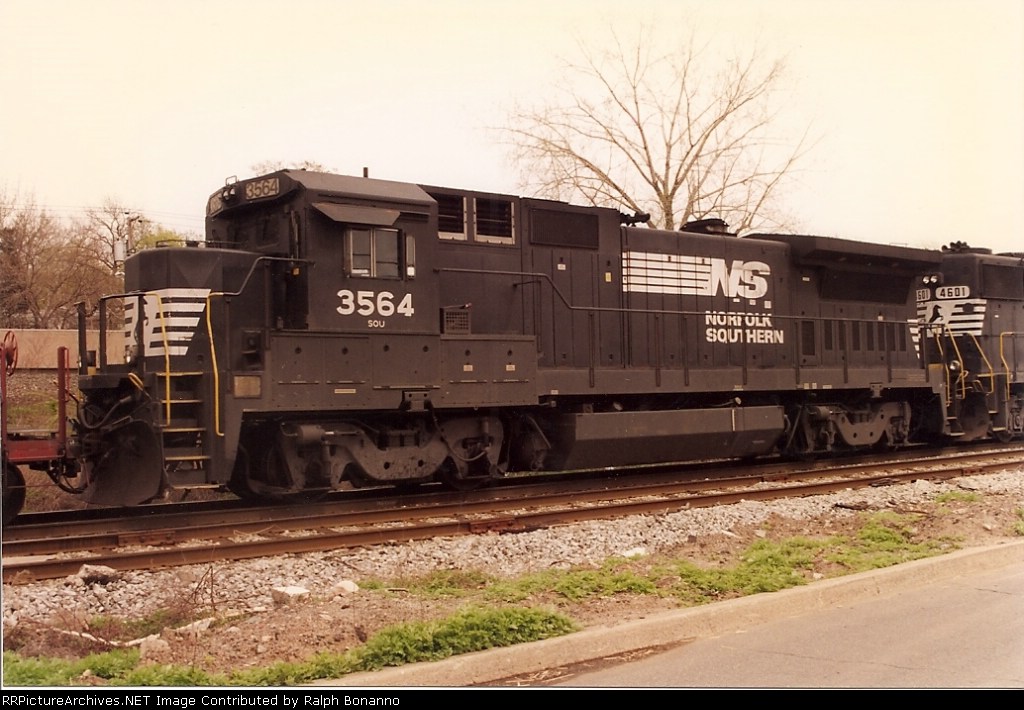 B32-8 3564 brings up the rear of the power on an inbound intermodal train