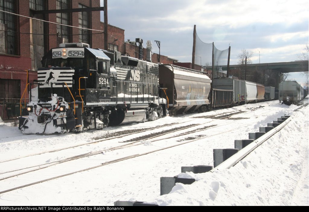 NYS&W crew WS-2 drills cars with this borrowed NS GP-38-2 of Conrail heritage