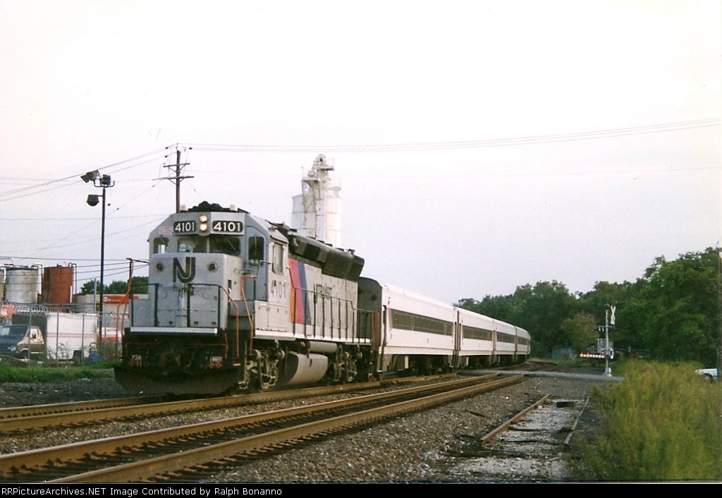 GP40P rebuild 4101 heads west on the Bergen Co Line in the evening rush