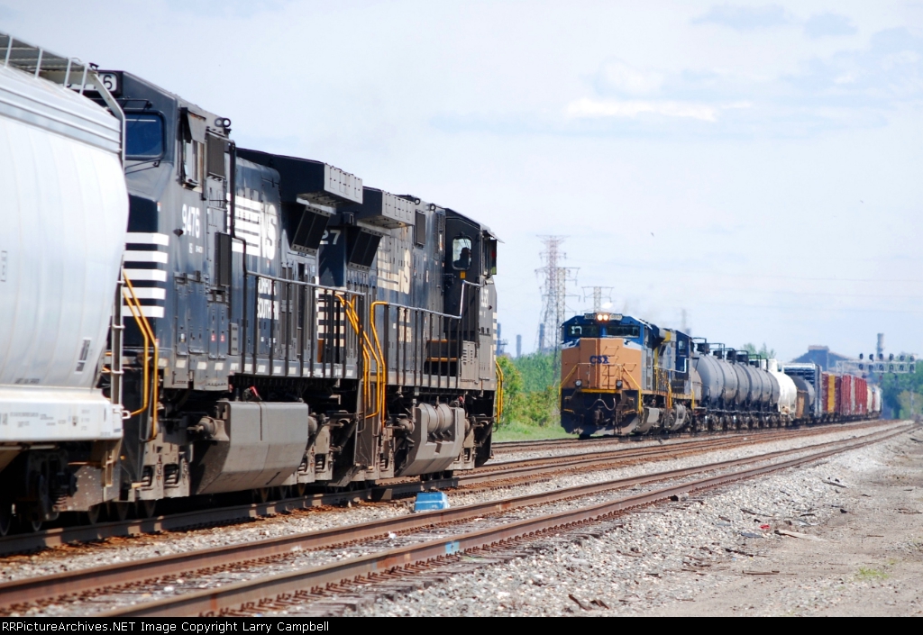 NS 34G and CSX Q327 Meet