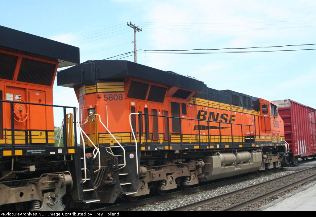 BNSF 5805
