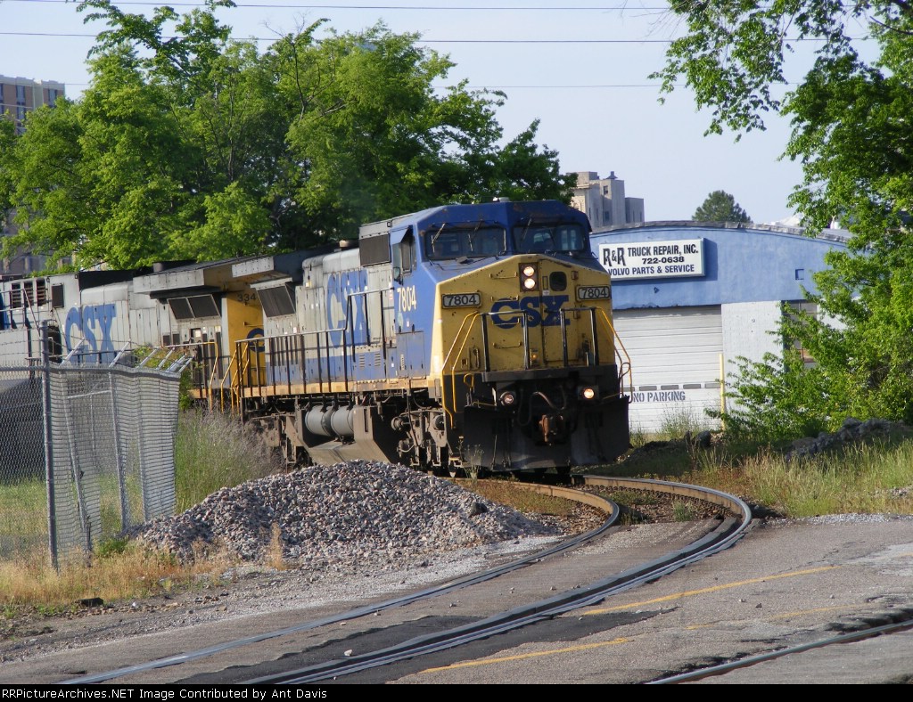 CSX 7804 pulls Q197 into town