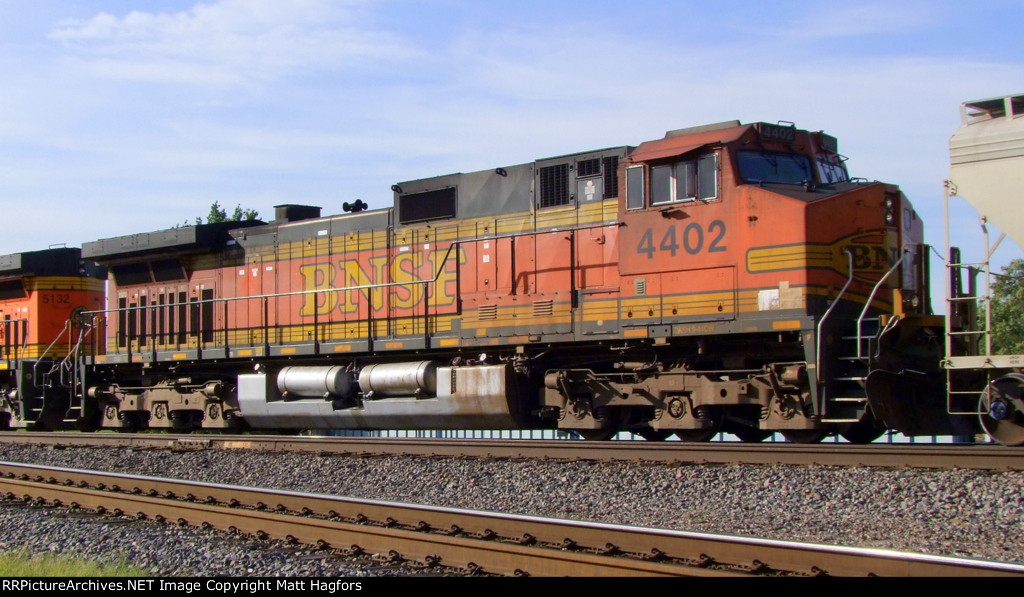 BNSF 4402