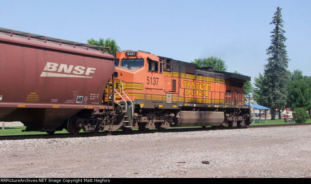 BNSF 5137