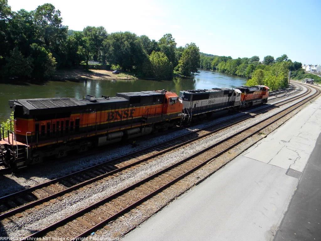 BNSF 9096 EMD SD40ACe BNSF 9642 EMD SD70MAC BNSF 1032 GE C44-94