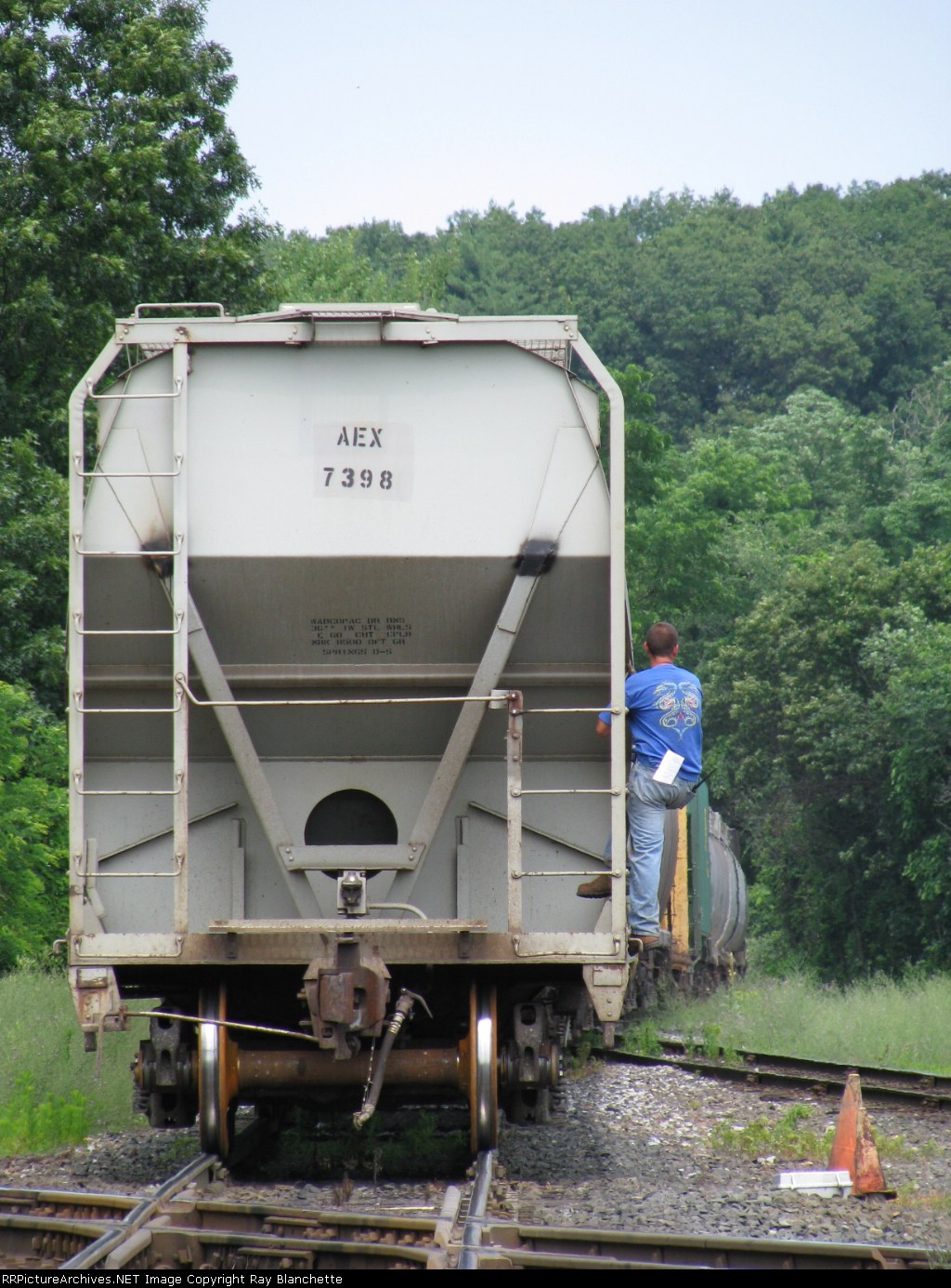 Crossing the diamond & leaving NECR yard