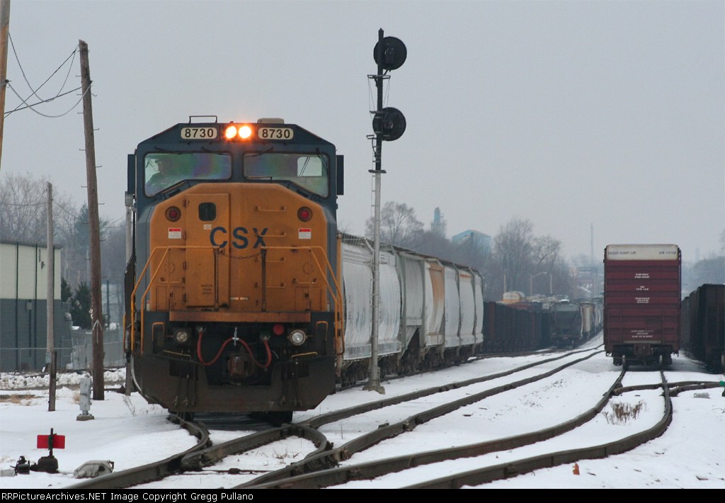 CSX 8730 Shoving back
