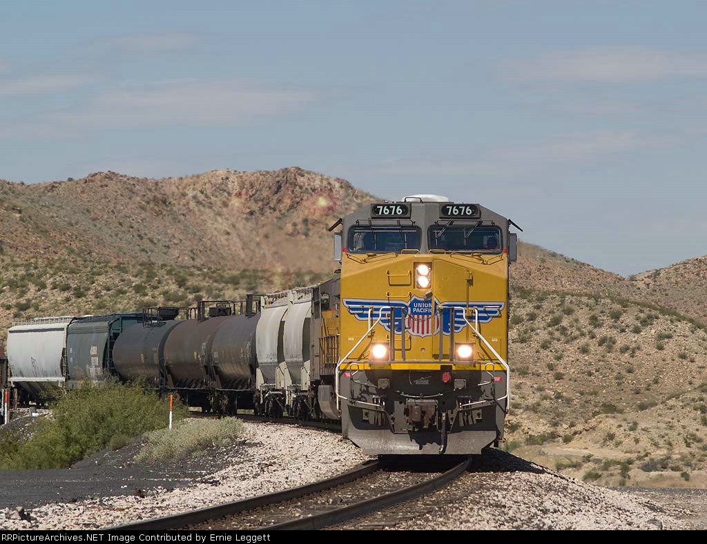 UP 7676 leads an EB manifest QWCEW at 11:51am