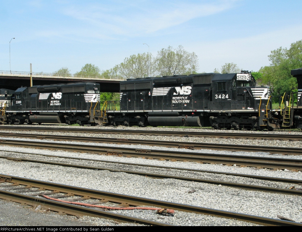 NS EMD SD40-2's 3389 & 3424