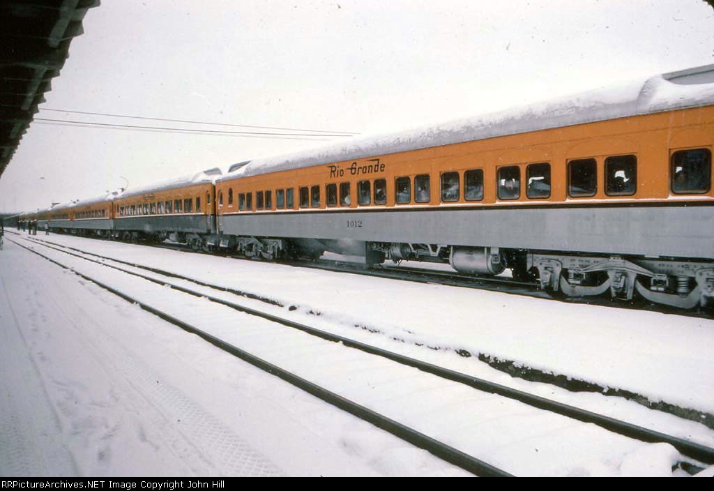 1272-08 Rio Grande Ski Train departs Union Station