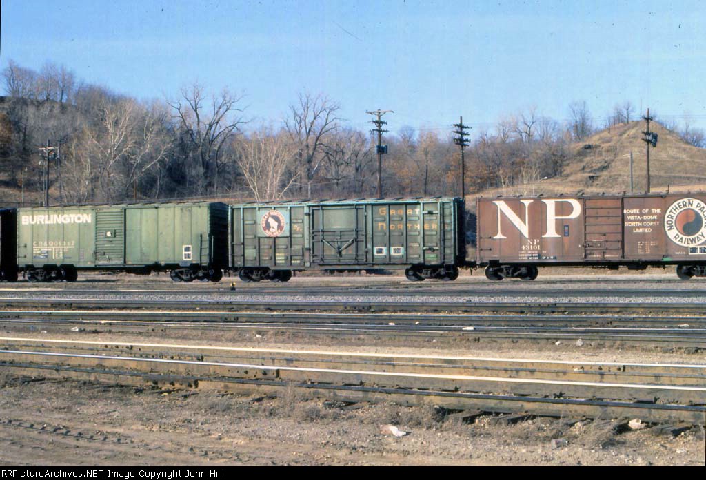 1148-05 Westbound BN freight at Daytons Bluff Yard