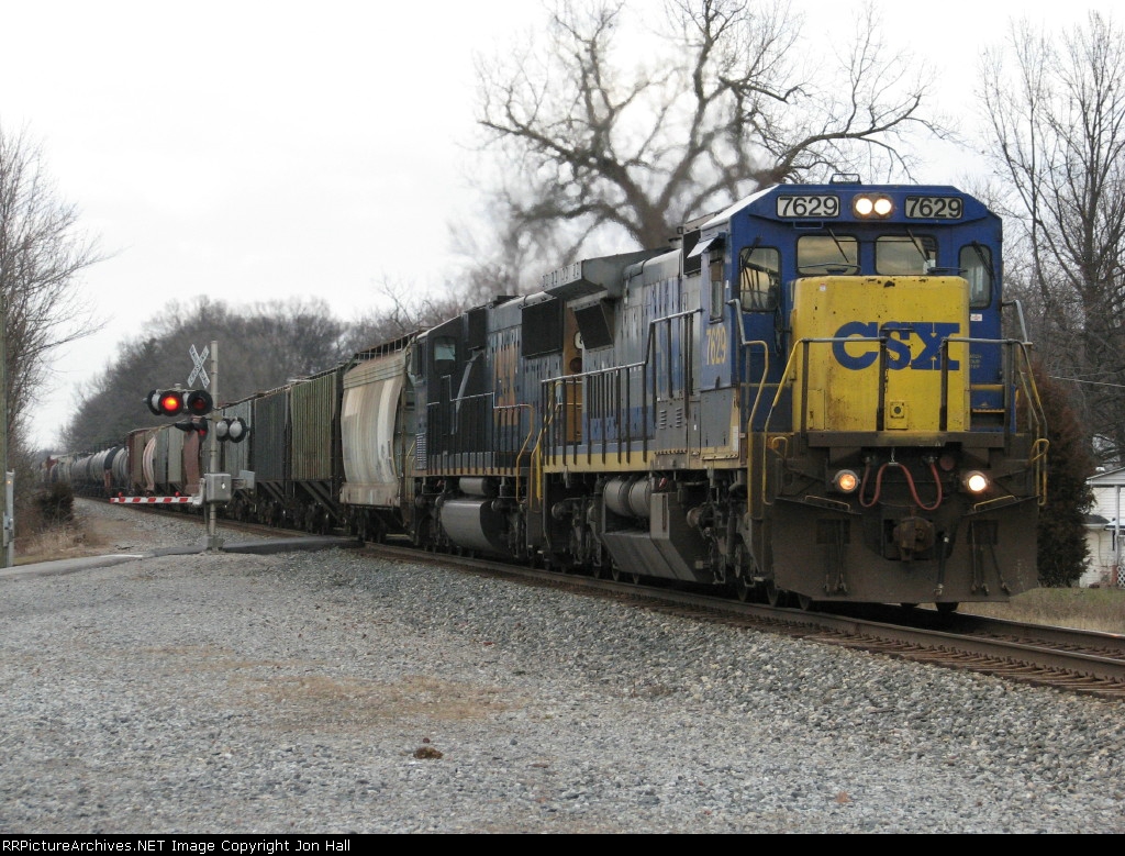 CSX 7629 & 8735 head south with Q501