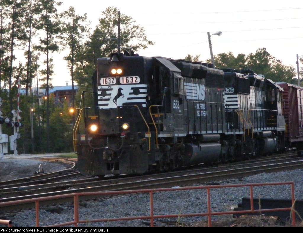NS 191 departs Nixon Yard with a classic Southern lash-up