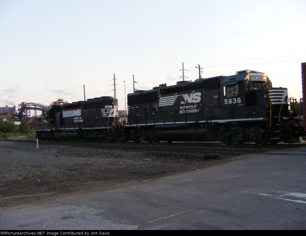 NS 1632 & 5836 lead 191 out of Nixon Yard
